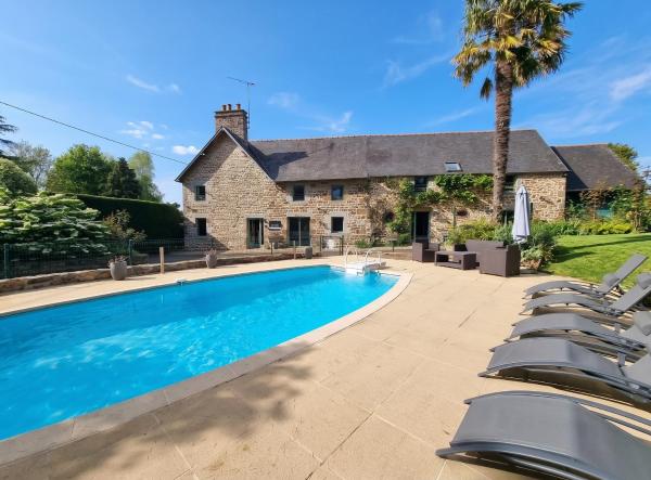 Maison Familiale Le Val-saint-père, 268 M², Piscine - Avranches