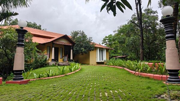Countryside Luxury Farmhouse At Umarsadi - Valsad