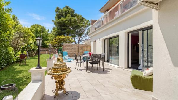 Villa Confortable à Morières-lès-avignon Avec Jardin Privé - Vedène