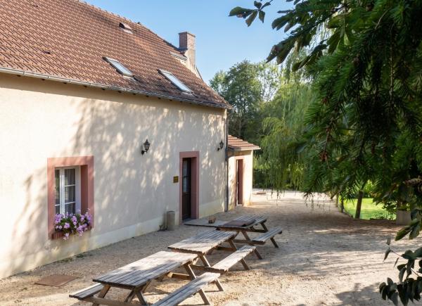 Maison Spacieuse à Nevoy Avec Jardin De 200 M², Idéal Pour Groupes ! - Gien