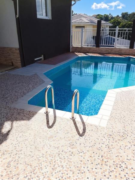 Maison Charmante Avec Piscine à Petit-bourg. - Guadeloupe
