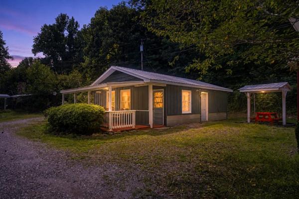 Fire Pit Cabin Near Bryson City Sleeps 5, Pets - Cherokee, NC