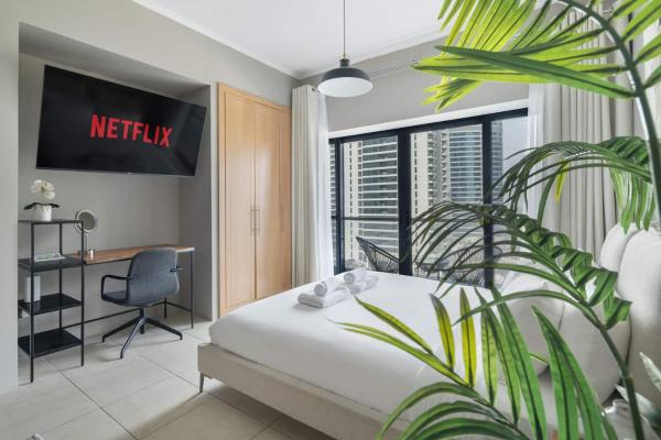 Chic Jlt Studio, Lake View, Pool, Metro Access - United Arab Emirates