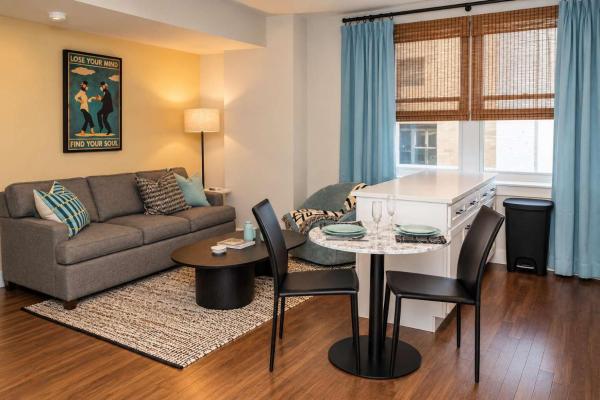 Fun Cozy 1 Br King Apts - 1 25 Mile Walk To Tiaa Bnk Fld - Jacksonville, FL