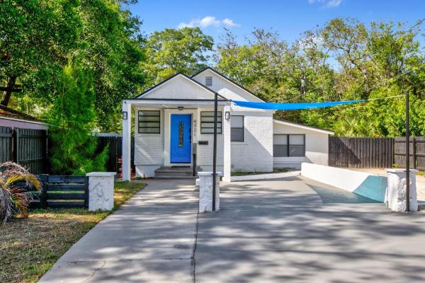 10 Min To Beaches 2br-2ba, King Bed, Fenced Yard - St. Petersburg, FL