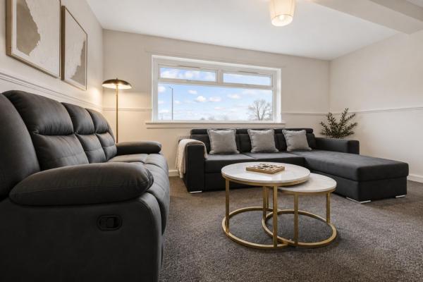 Spacious 3 Bdr House Near Glasgow - Sleeps 6 - Motherwell