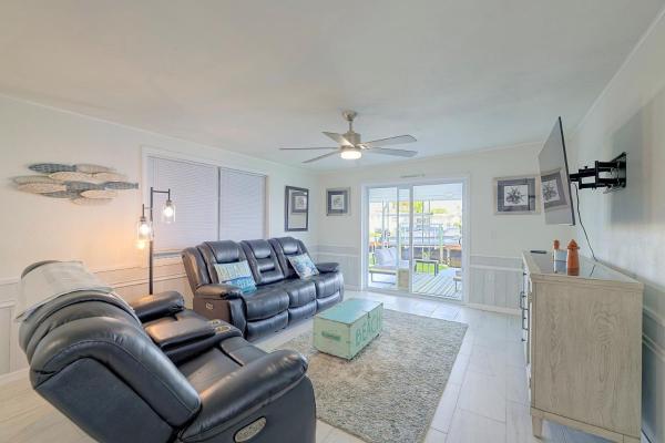 Boater’s Paradise! Canal-front Retreat In Hudson - Hudson, FL