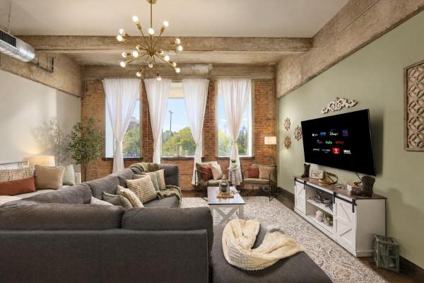 The Bentley Collection - The Landmark Loft - Dallas, TX