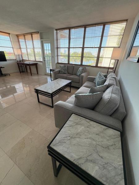 Sunny Canal View Corner Retreat In Heart Of Nmb - North Miami Beach, FL