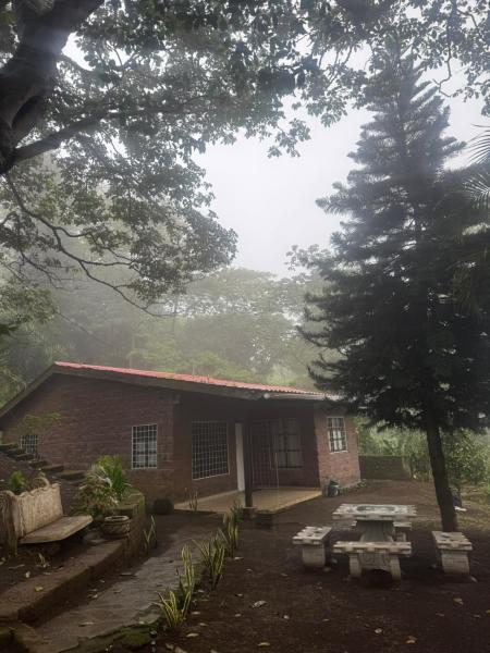 Casa Las Nubes, El Crucero Managua - Nicaragua