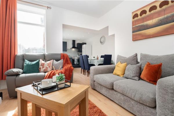 Entire 4 Bedroom House 2 Baths-sleeps 7 Liverpool - Formby