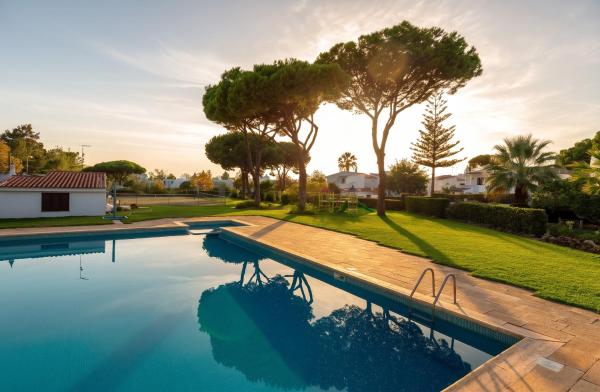 Elegant Villa With Private Pool In Quarteira - Quarteira