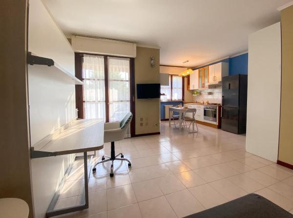 Chicco Light - Appartamento Low Cost Per Soggiorni Brevi Vercelli Wi-fi - Cinelli Apartment - Vercelli