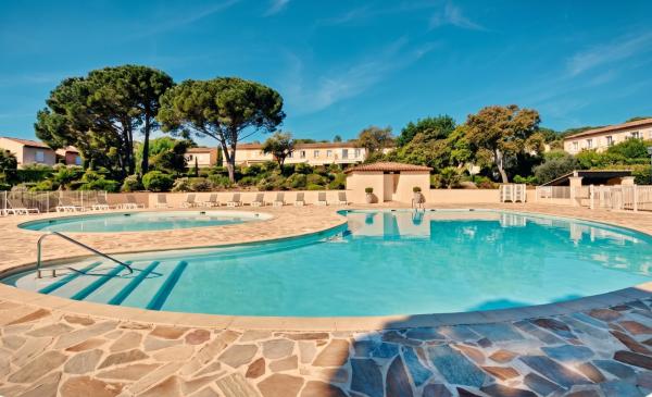 Maison Spacieuse Avec Piscine Partagée à Gassin - Gassin