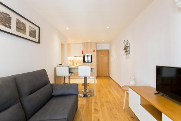 Charming Apartment In Porto - 50 M² - Modern Comfort - Porto