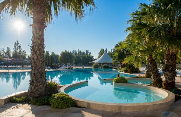 Grand Mobil Home 3chbr 2sdb Camping La Carabasse - Vias