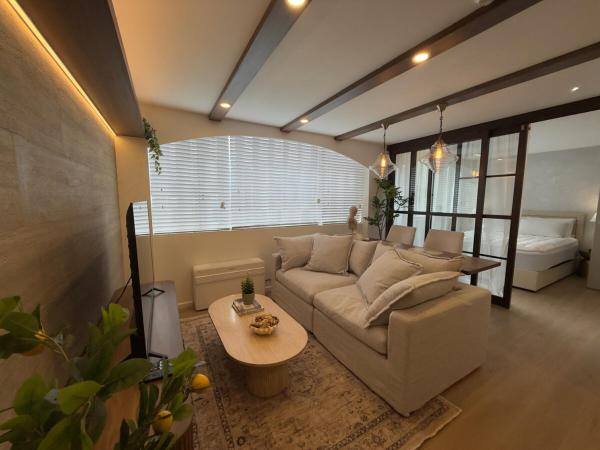 Stylish N Luxurious Coastal Living In Manly - North Shore