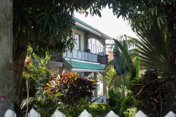 Maison Tropicale Avec Une Espace Terrasse Et Bar - Mauritius