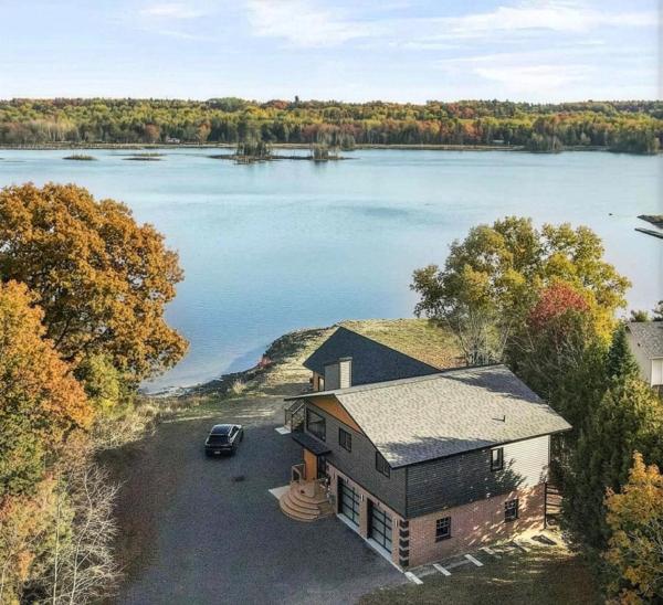 Secluded Waterfront Home - Lake Access, Deck, Bbq, Fire Pit - Sault Ste. Marie