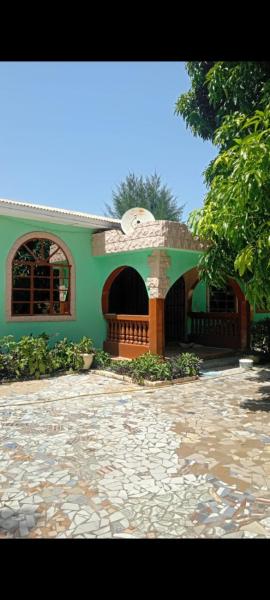 Afonta's Greenhouse Queen's Studio Apartment - The Gambia