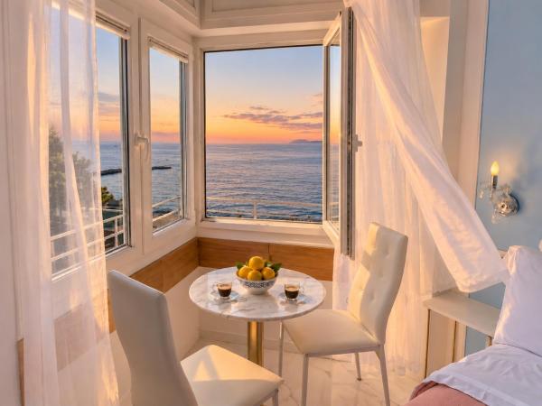 Vertigini Suites, Il Rifugio Dell Amore Per Sole Coppie , A 50m Dalla Stazione E Dalla Via Dell Amore Con Vista Mare E Intimità Appagante - Riomaggiore
