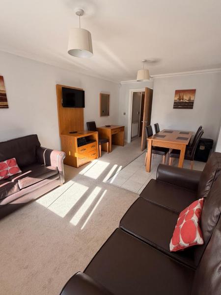 3br Flat Next To Beach 10min , Stadium And Town Centre Nearby - Dorset