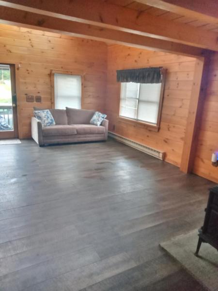 Cabin On A Private Lake - Pennsylvania