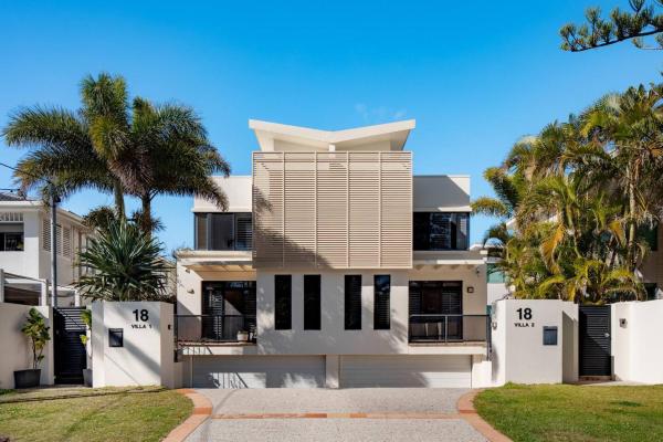 Beachside 3br Town-house With Heated Pool And Parking - Broadbeach