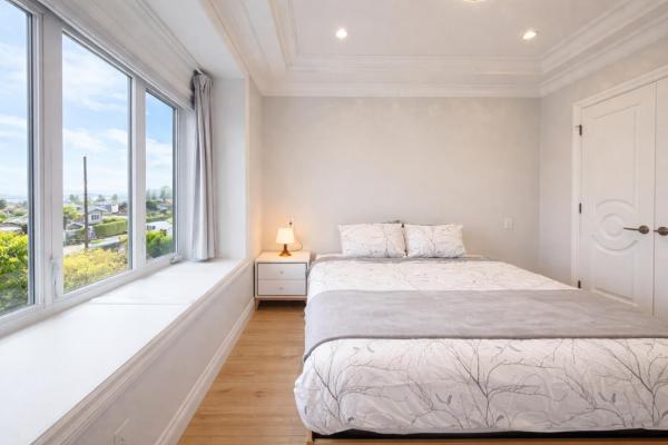 King Master Bedroom W Ensuite - Burnaby & Skytrain - Burnaby