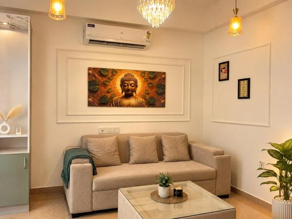 The Calista Peaceful Couple's Stay & Office Nook - Noida