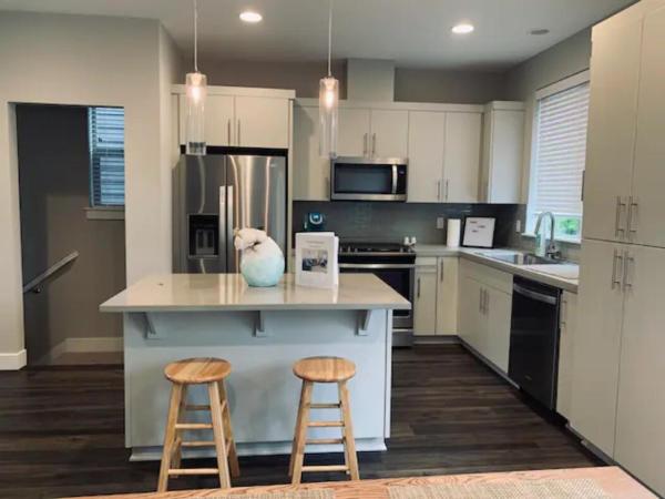 Modern Four Bedrooms House Beaverton - Beaverton, OR