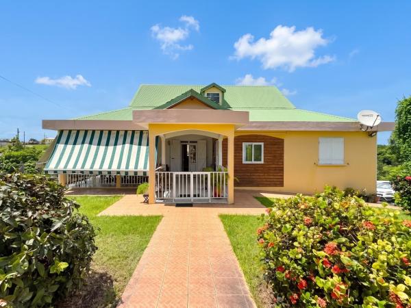 Maison Charmante Avec Jardin Clos à Sainte-anne - Guadeloupe