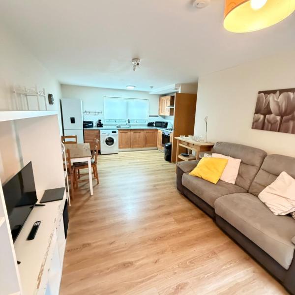 Traditional City Centre Apartment With Free Parking - East Kilbride
