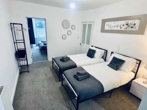 Short Stay Swindon Town Centre Apartment Sleep 5 - Swindon