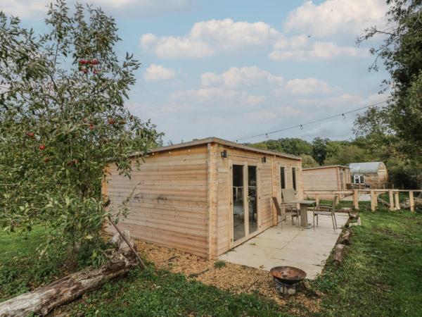 Quince Log Cabin - Warwickshire