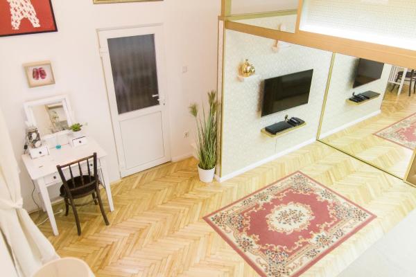 Ava's Champagne Studio City Center-andrash Street King Street - Budapest