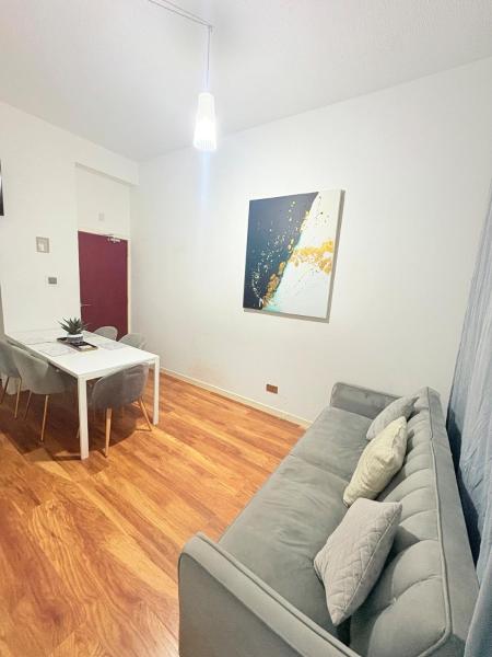 Stylish Sleeps 8, Free Parking, Near Centre ! - Glasgow