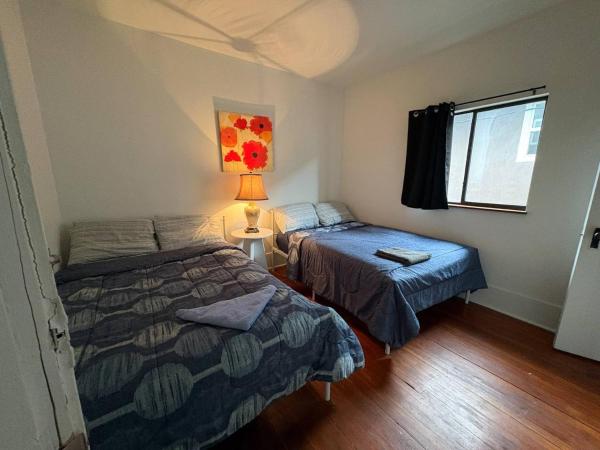 Deluxe Private Quadruple Room Downtown Vancouver - Vancouver