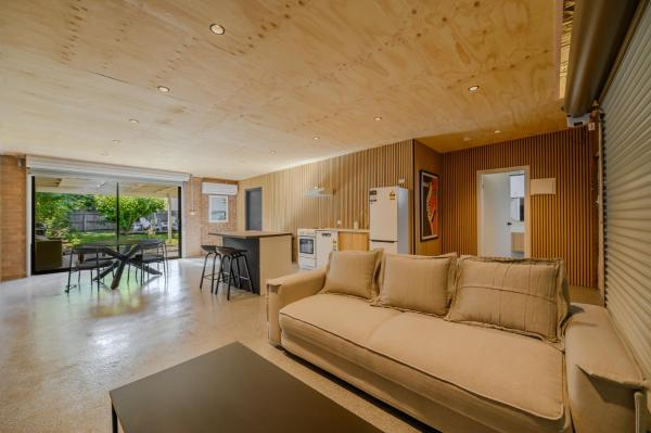 Modern Escape - Outdoor Retreat - Walk Everywhere - Cowes
