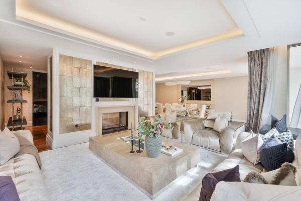 M3-2bq The Deansgate Retreat -