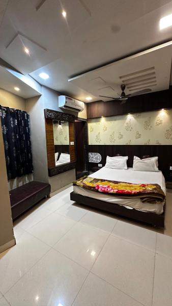 Hotel Shreenath Aashray Just 30 Mitr 2 Minute Wakings Only To Shreenath Ji Mandir - Nathdwara