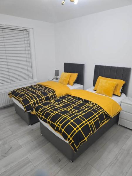 Cozy 3 Bed Home, Free Parking 8 Min To City Centre ! - Glasgow