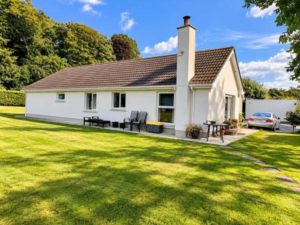 Peaceful 2br Cottage Garden & Free Parking - Navan