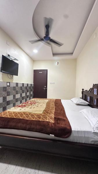 Hotel Sudarshan By Shreejivaas Just 10 Mtr 1 Min Walking Only To Shreenath Ji Mandir - Nathdwara