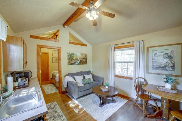 Near Shopping & Museums: Quiet Branson Cabin - Branson, MO