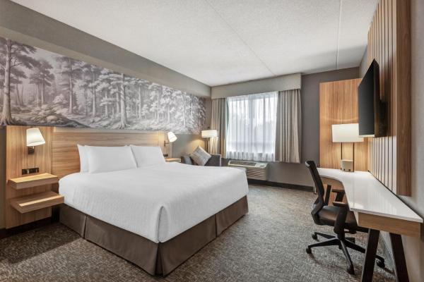 Best Western Plus Burlington Inn & Suites - Burlington