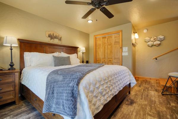 Luxury Getaway Near Mineral Spa - Ponderosa Cabin - Hot Springs, SD