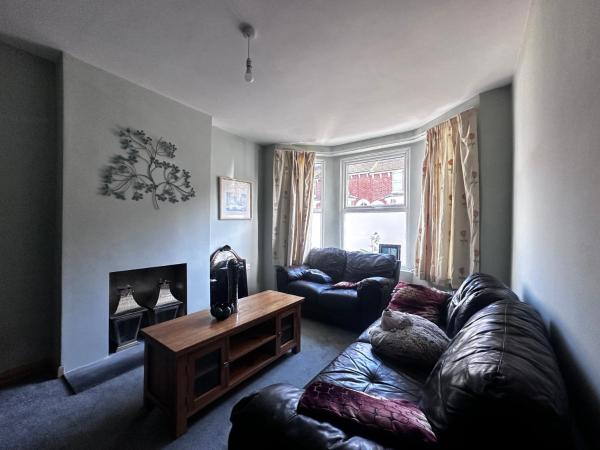 House Sleeps 8 With Garden And Parking - Folkestone