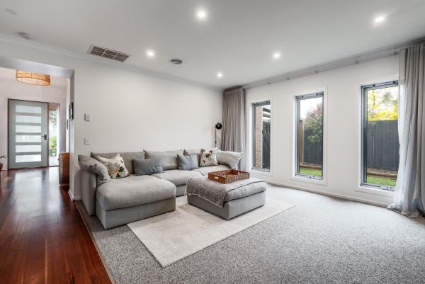 Pool, Basketball Court & Fireplace, 4br Home - Geelong