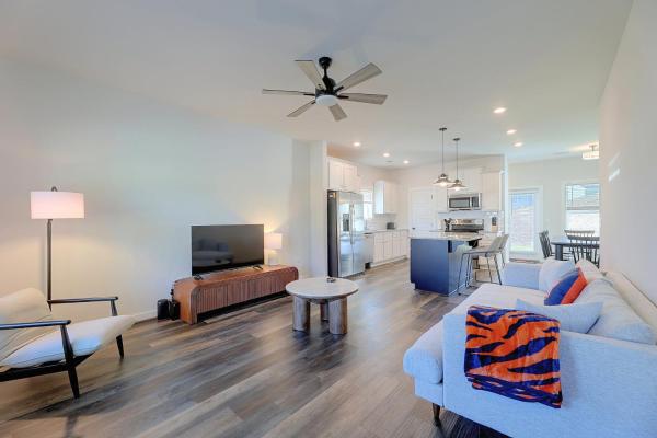 Home In Auburn - 1mi From Toomers - Auburn, AL